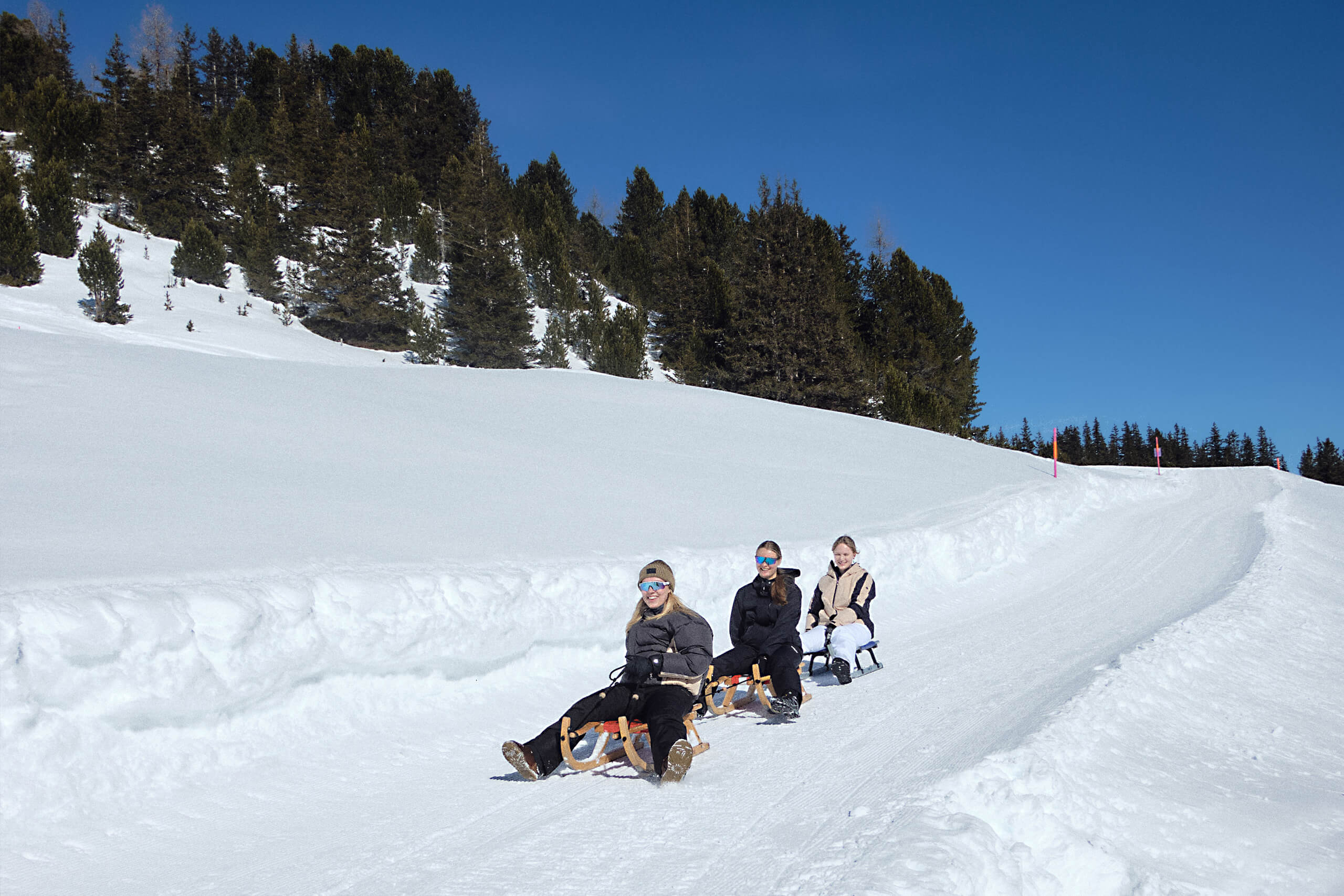 Schlitten & Schneeschuhe – Imboden Bike Lauterbrunnen, Schweiz
